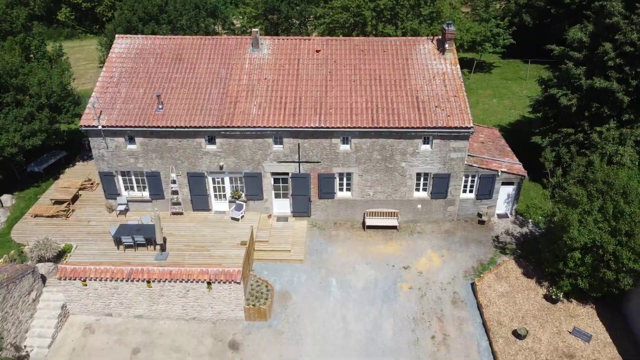 Bienvenue chez moi - Logis CHARRIER Le Petit Bignon - YouTube