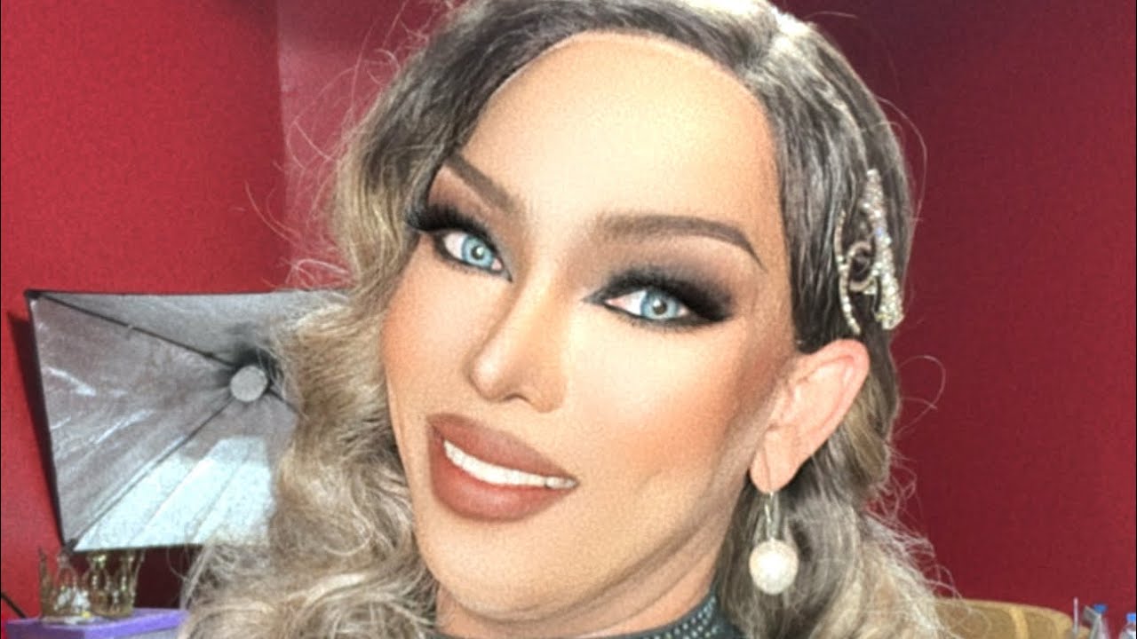 Adele live performance dragqueen show at circus soi4 - YouTube