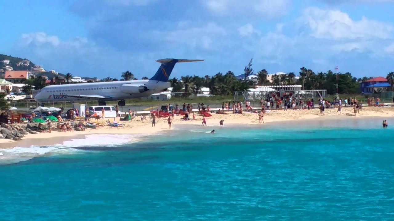 The best, Inselair MD-83. Take off Maho Beach, Sint Maarten / St ...