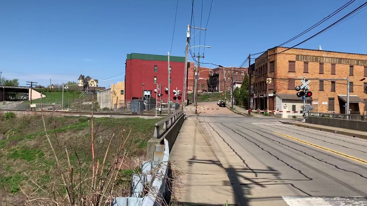 Short train through Butler, PA - YouTube