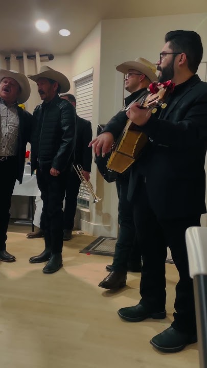 Tragos Amargos con Mariachi - YouTube