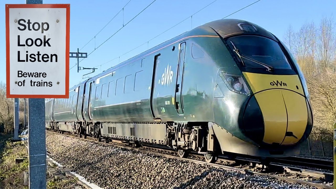 Trains at: Midgham Level Crossings, RTL, 10/12/2022 | Boom Trainspots ...