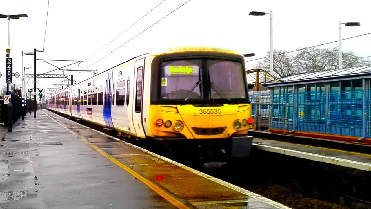 🚉 BRITISH RAIL CLASS 365 departing FINSBURY PARK (London) - YouTube
