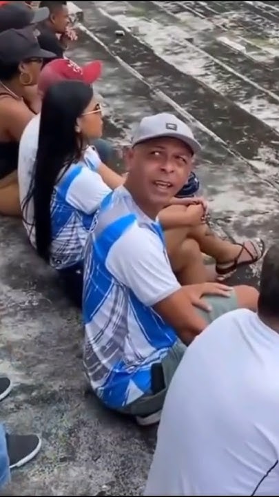 😂 Quando a Zueira Vira Realidade no Estádio ⚽️ | Meme Épico do Pai do Jogador #memesbrasil # ...