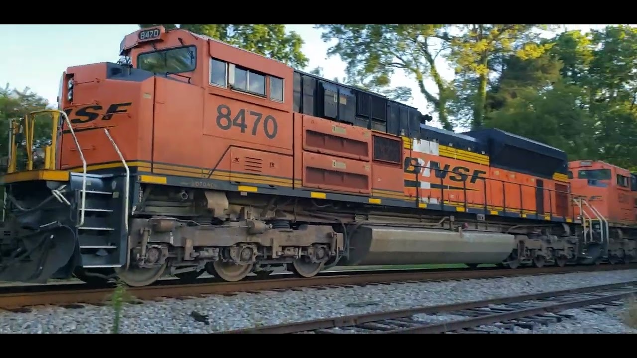 BNSF (735) on 9/1/22 @ Belle Mina!! - YouTube
