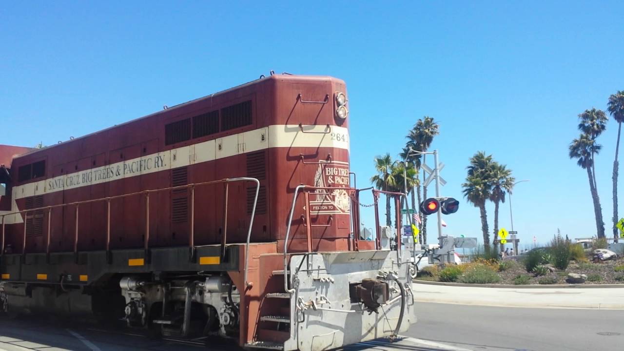 Santa Cruz beach train arriving in Santa Cruz - YouTube