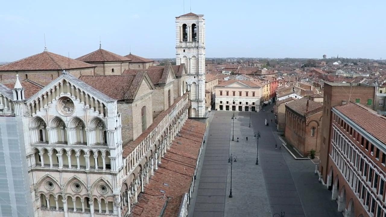 Silenziosa e bellissima, Ferrara vista dall'alto della torre - YouTube