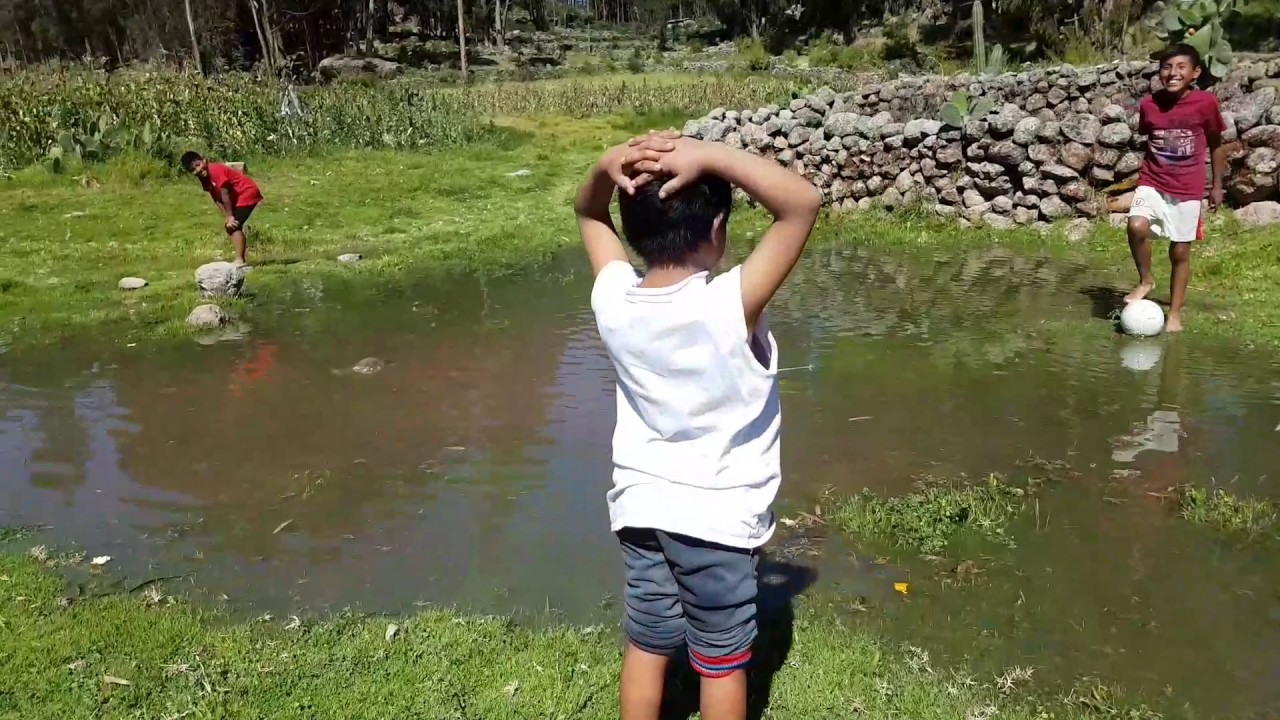 Sebastian jugando con sus primos - YouTube