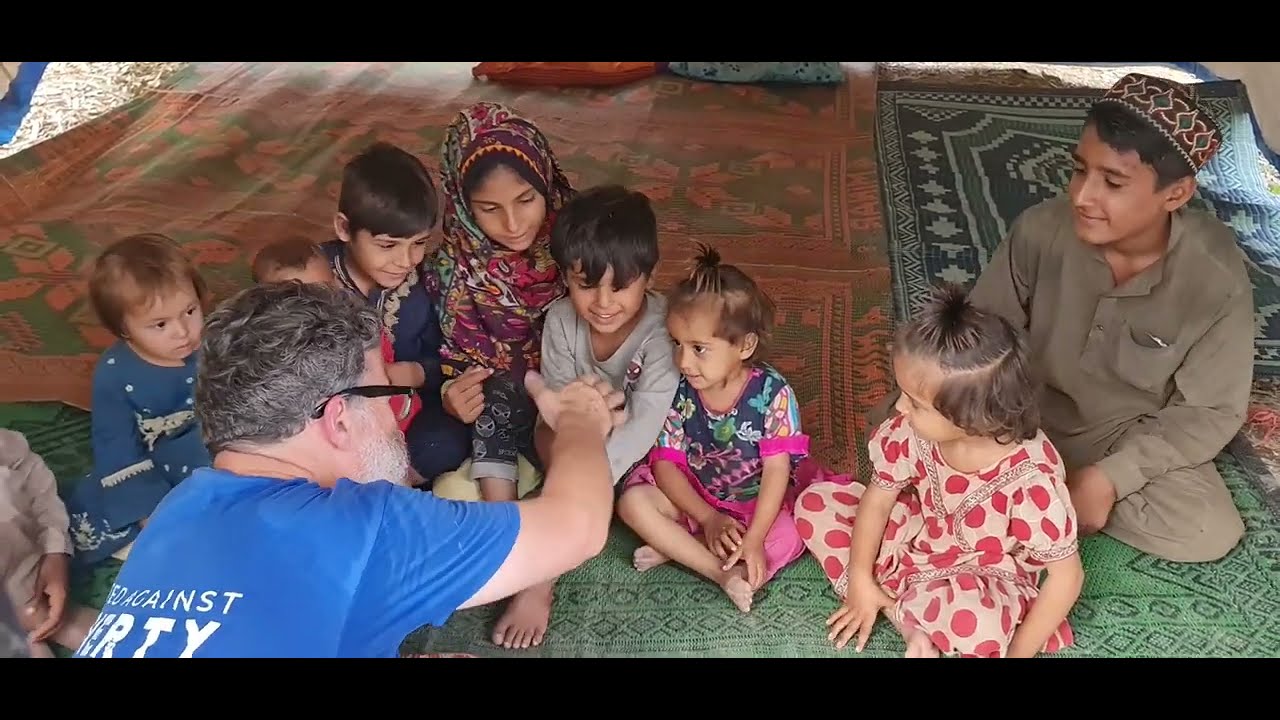 Building Tents for Homeless Pakistani People. - YouTube