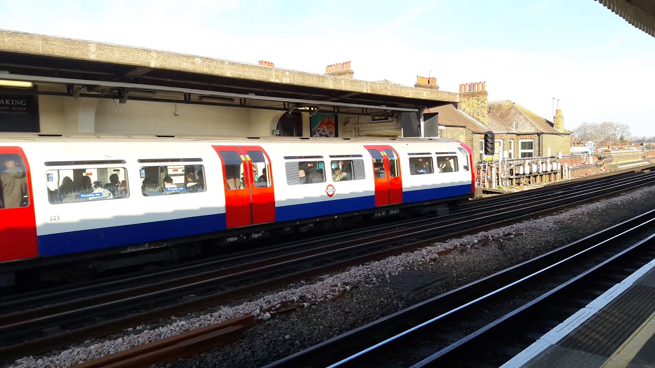 London Underground Piccadilly Line: 1973 Tube Stocks #225 + #146 + #408 ...