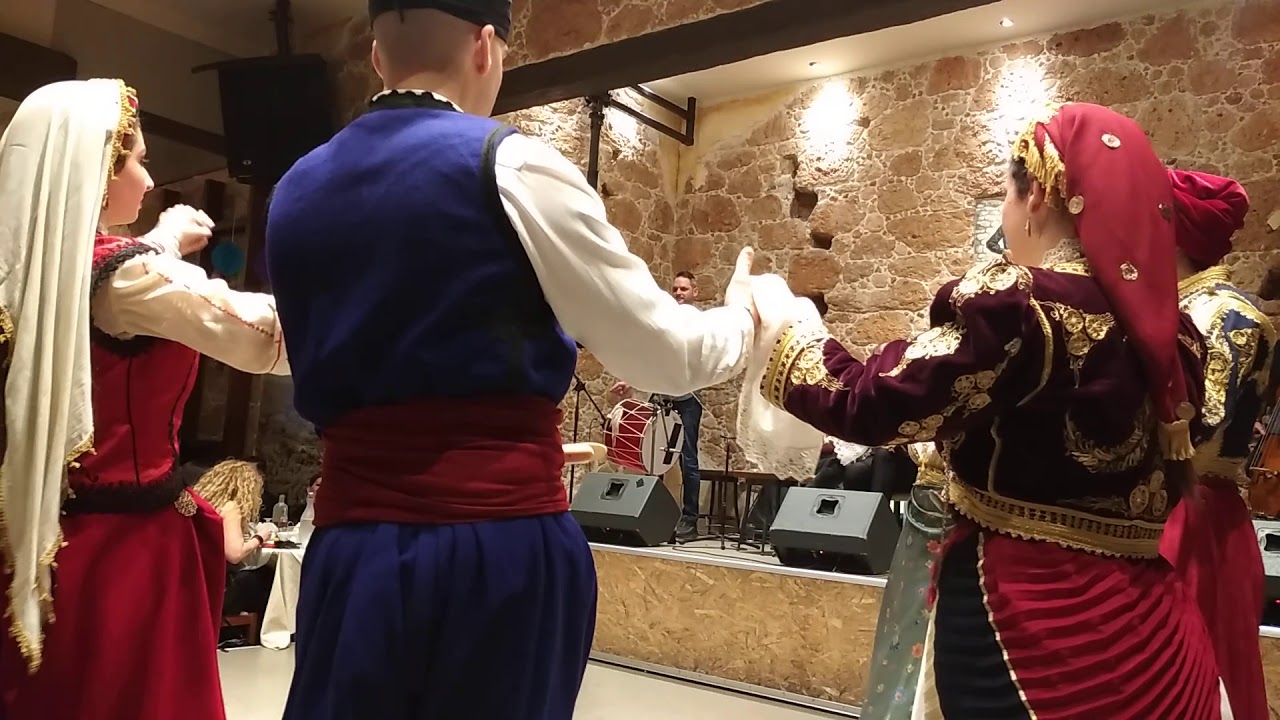 Ο Αποκριάτικος χορός απ' την Ένωση Σελινιωτών Αττικής στον Ομαλό (1 ...