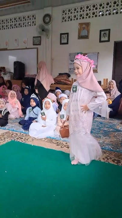 fashion show muslimah #fashionsshow #muslimah #arabic #shorts #viral #fyp #sholawatan # ...