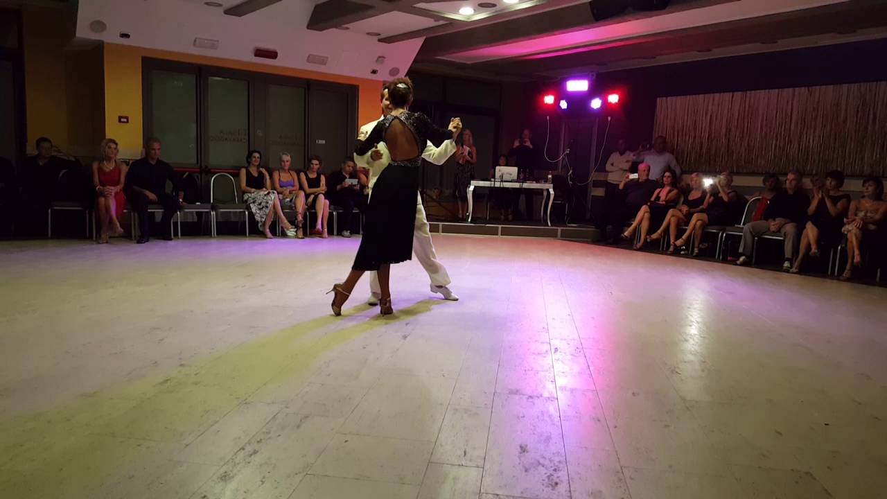 Umberto Ferrero e Laura Borromeo a Tango 700 - YouTube