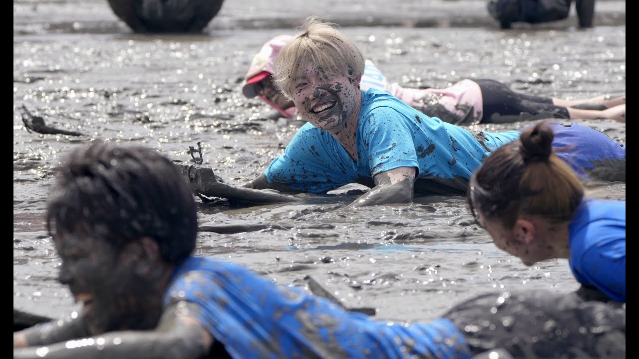 Fun-in-the-mud Olympics returns to Saga - YouTube