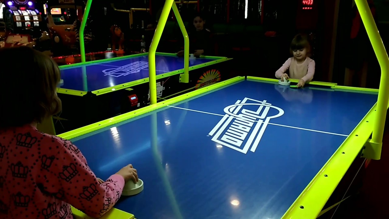 Настольный хокей в детском центре Космик - YouTube