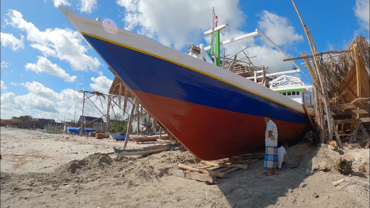 Kapal Nelayan Purse Seine Mulai Ditarik ke Laut | #Bontobahari ...