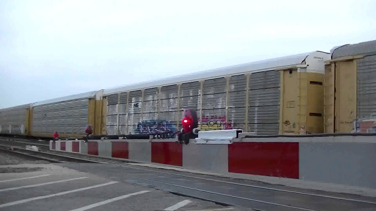 BNSF #5909 Meets AMTK #132 and METX #189 4/17/14 - YouTube