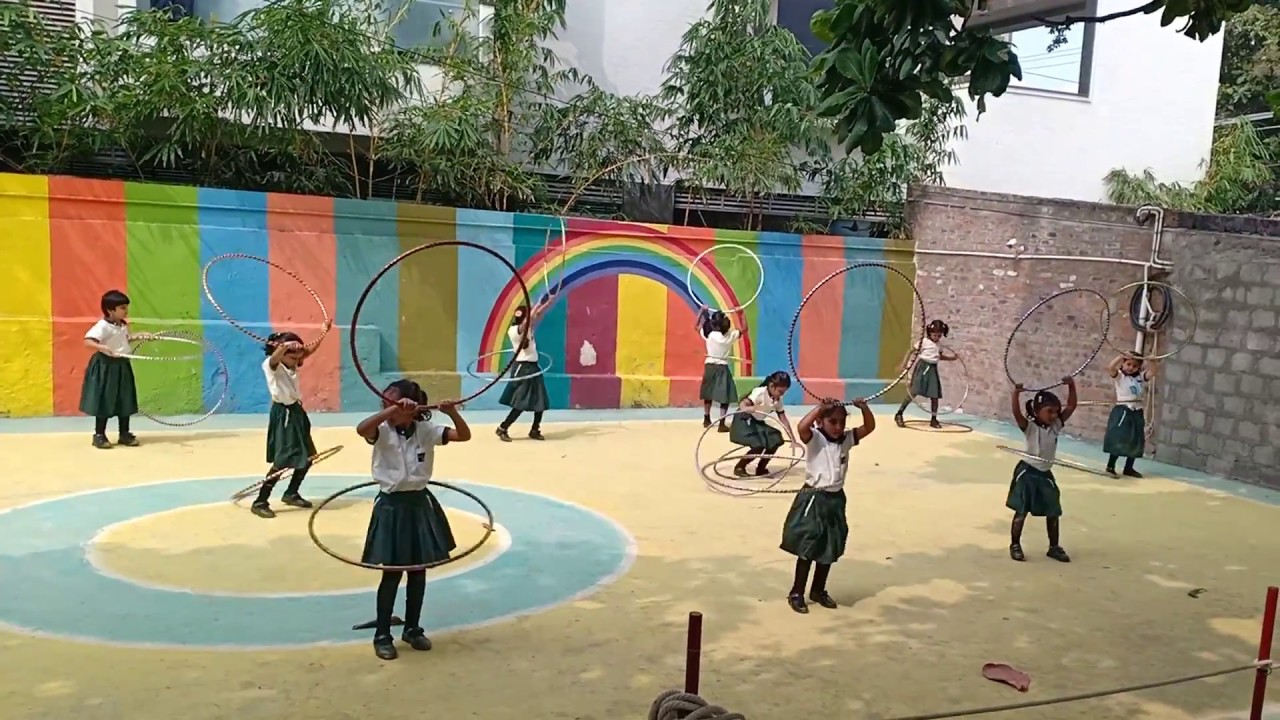 Hoola hoop Ring dance. Dura Dura song - YouTube