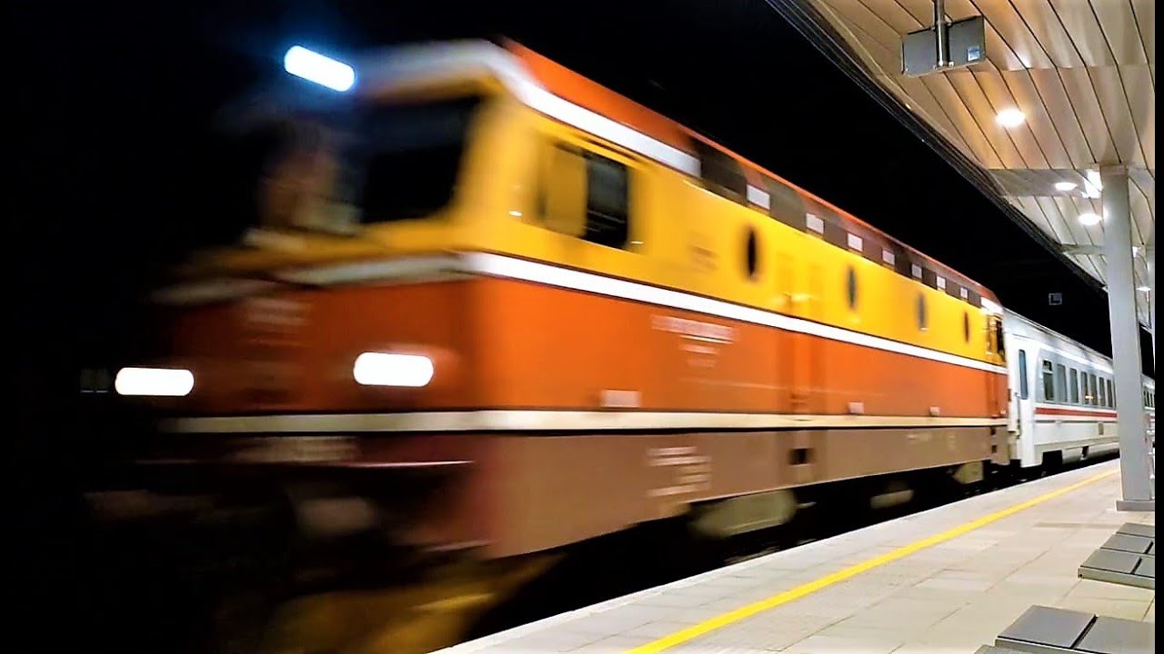 A very long night passenger train in Croatia. HŽPP putnički vlak sa 15 vagona. - YouTube