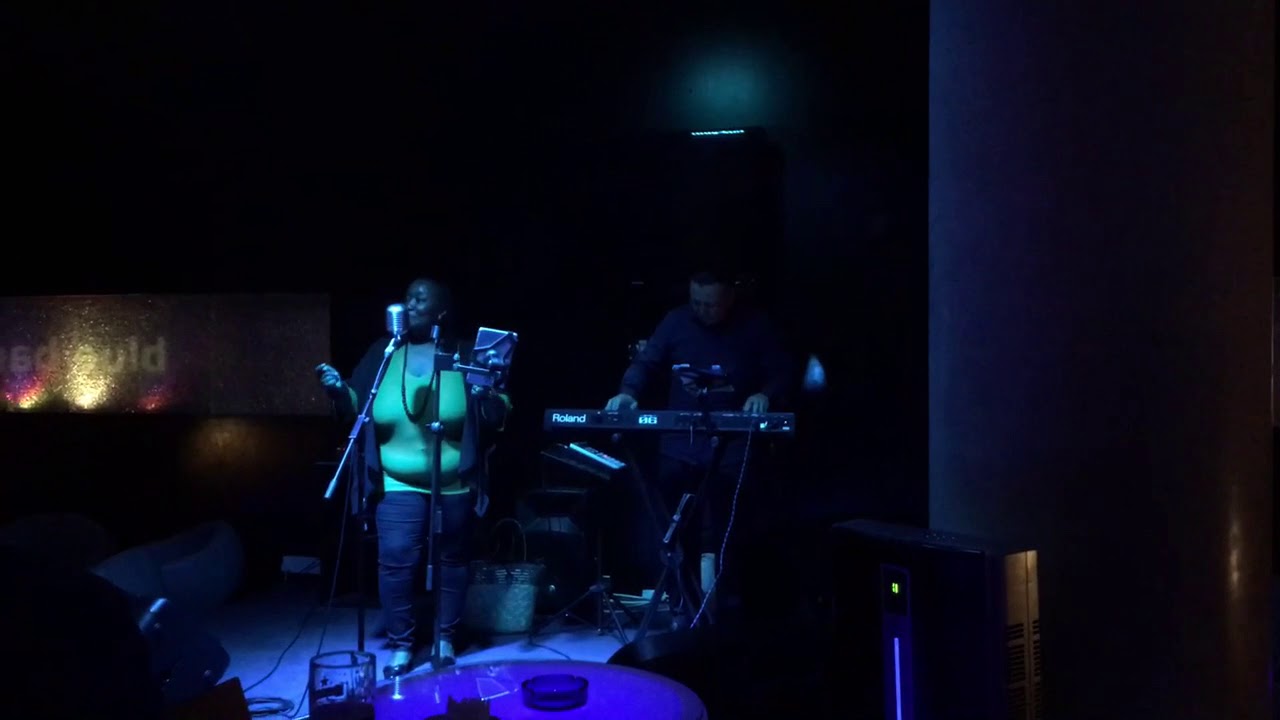 Awesome Veronica’s Vintage Jazz band at the Blue Bar Novotel World ...