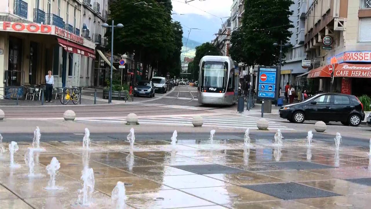 Grenoble Gare station tramways A et B. - YouTube