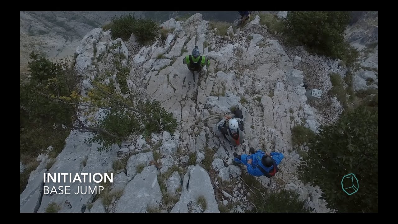 Initiation BASE jump - YouTube