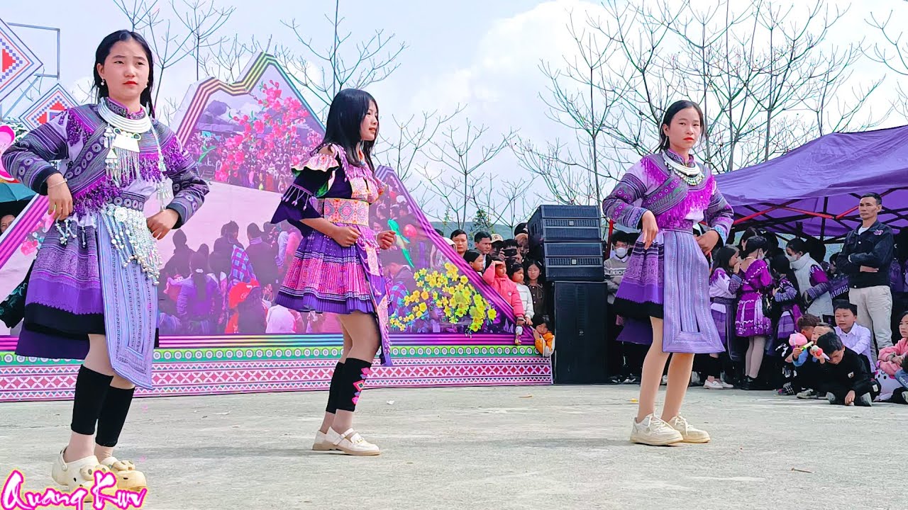 Nkauj Hmoob txim hlub seev cev ua Kev lom zem ngob pha long xyoo 2025/ ...