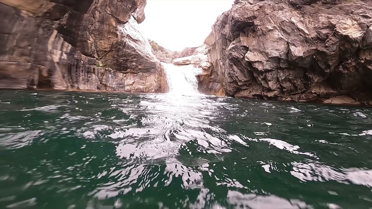Rainy Cliff Jumping at Jolly Boys - YouTube