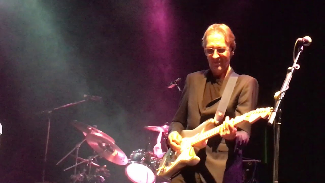 Mike & the Mechanics - Mike Rutherford guitar solo - YouTube