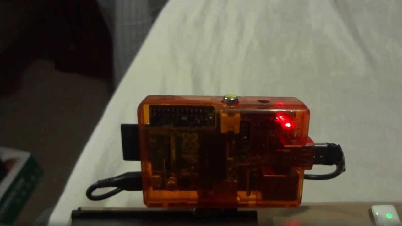 Raspberry PI+Motorola Atrix Lapdock+Debian = Custom netbook - YouTube