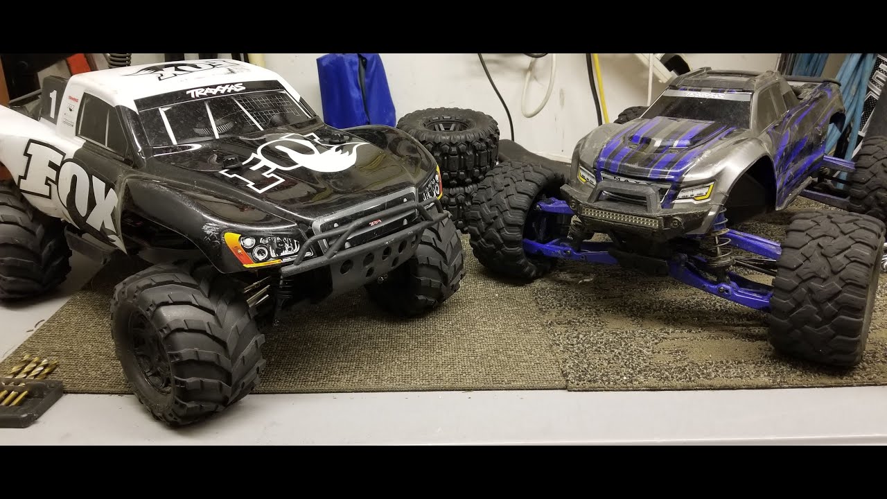TRAXXAS MAXX & TRAXXAS SLASH JUMPIN & RACE IN FRONT OF HOUSE.. - YouTube