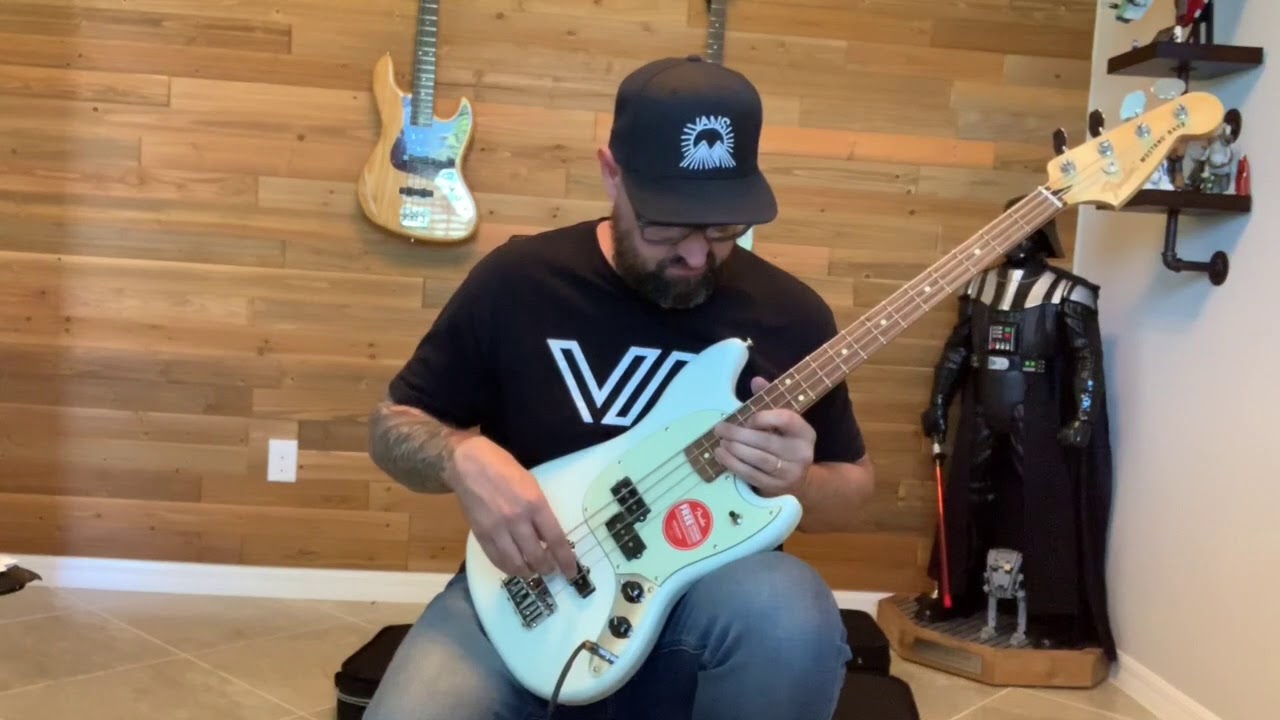 Fender Mustang short scale bass. Looping grooves and testing tones ...