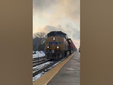UP 7781 hauls ITAG4 through Geneva - YouTube
