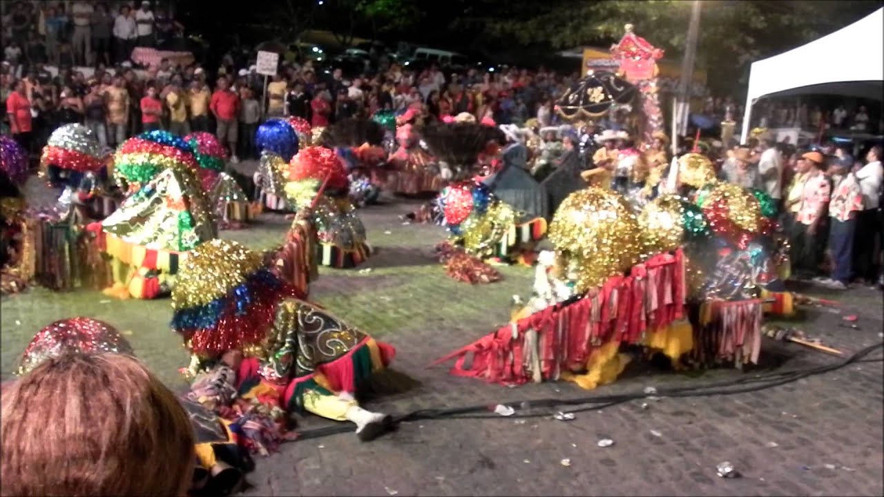 Maracatu de Baque Solto Águia Formosa - YouTube