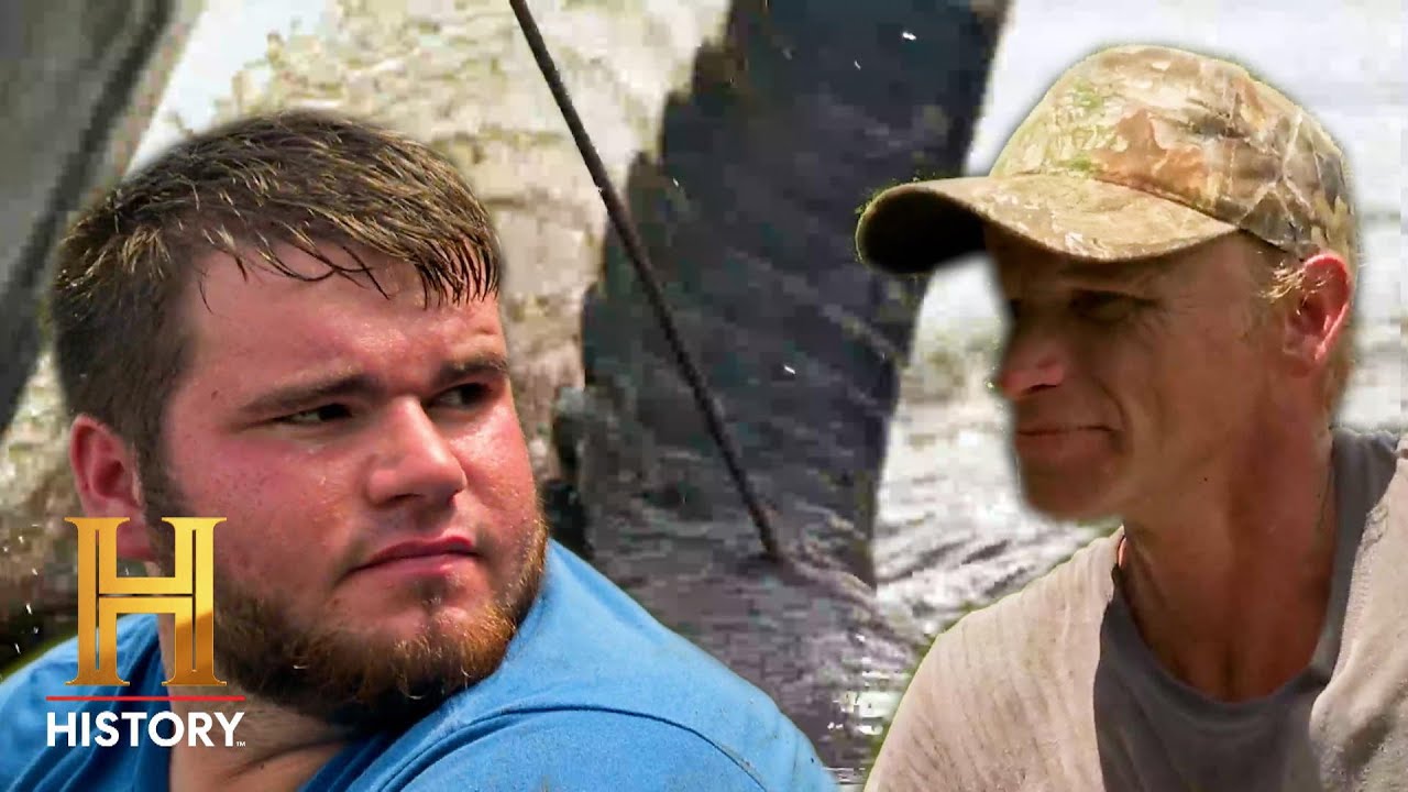 Swamp People: MONSTER GATOR is Terrorizing Locals (Season 15) - YouTube