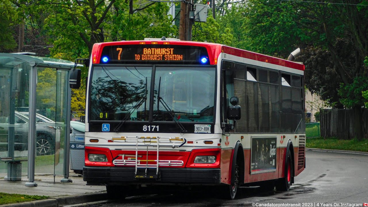 Line 1 emergency shuttle bus at Eglinton Station - YouTube