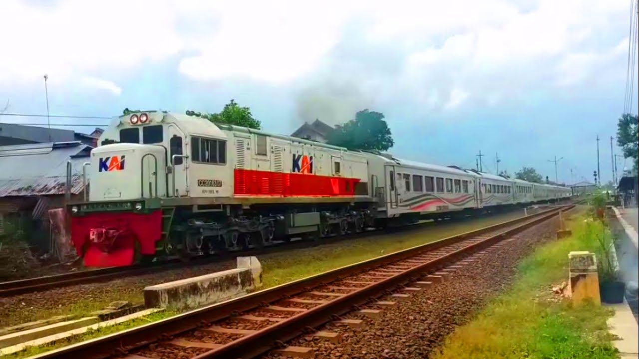 SI BADER LOKOMOTIF MISTIS LEGENDA ! - YouTube