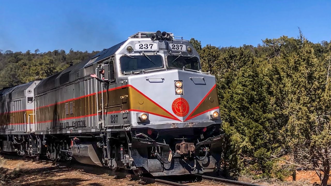 GCR F40PH 237 arrives at the South Rim of the Grand Canyon - YouTube