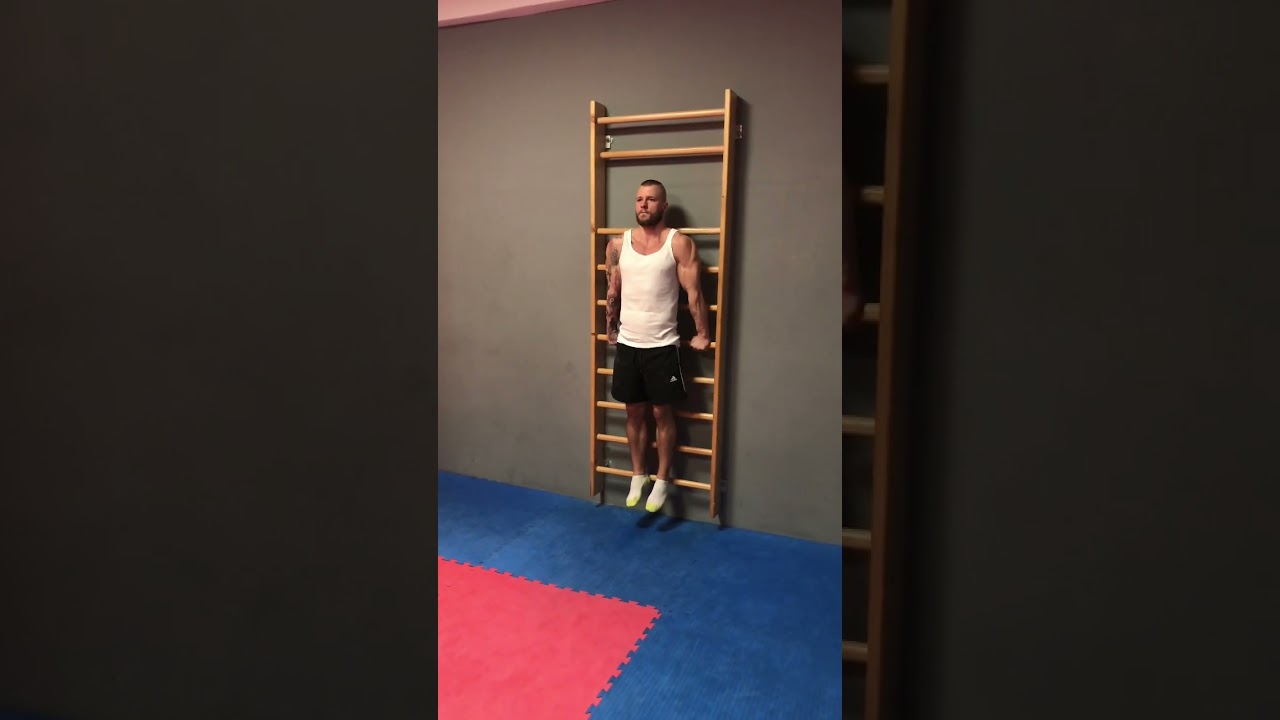 Najlepší cvik pre veľké ramená 💪 #gymlife #gymmotivation #calisthenics ...