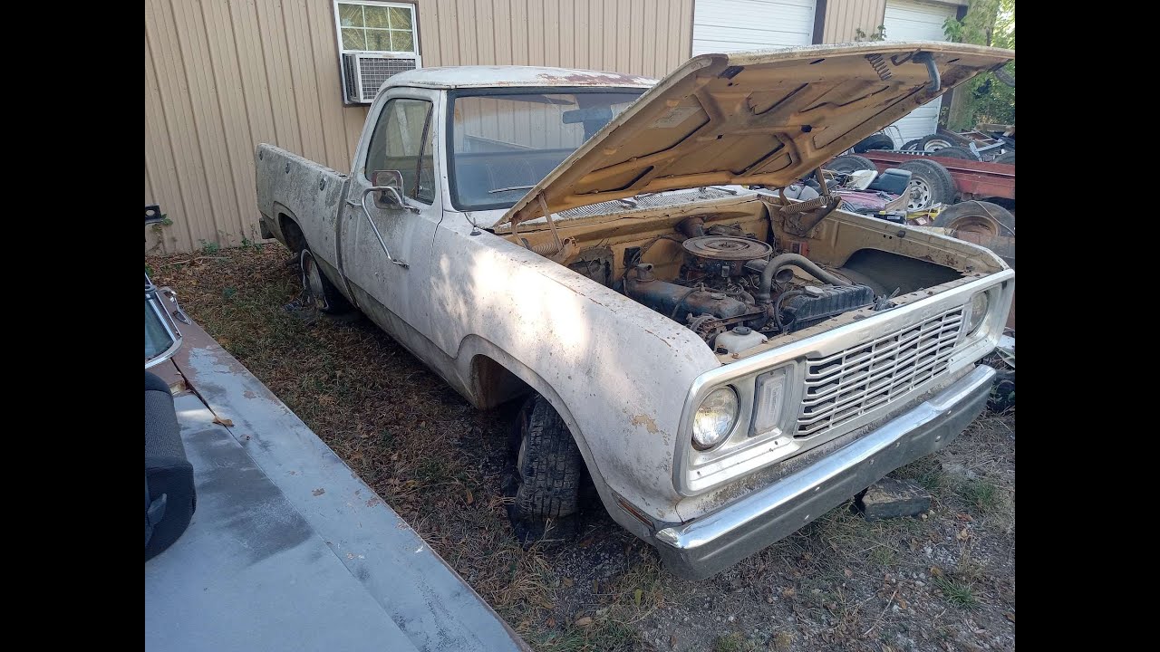 ABANDONED 1978 Dodge SHORT BOX, Will it run after 18+ years? - YouTube