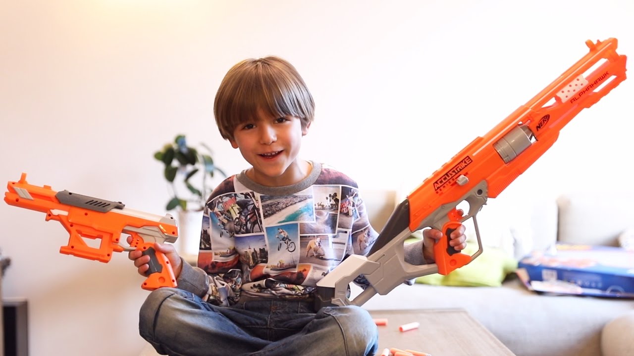 Nerf Fun Play Guns Dad and Sammie Game - AccuStrike AlphaHawk and ...