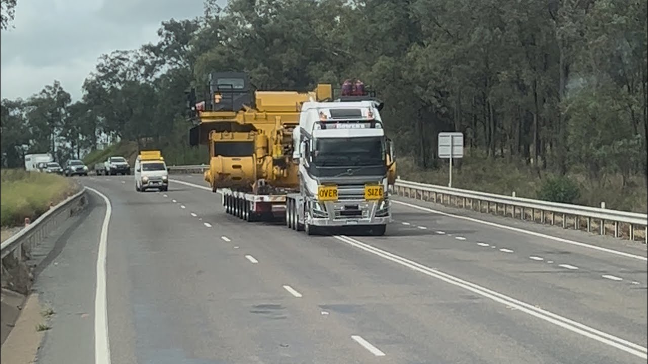 Australian Oversize Truck, Headed For The Mines. - YouTube