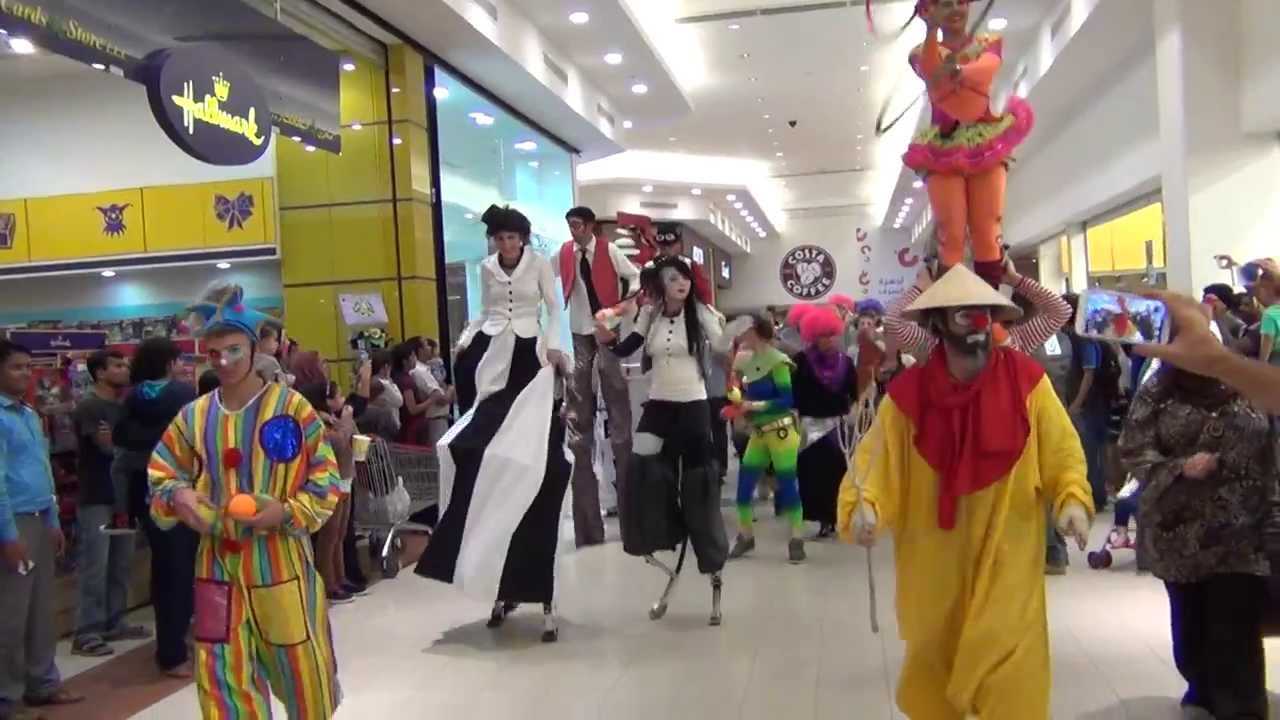 Acrobats, clowns and jugglers galore! Muscat Festival parade at Qurum ...
