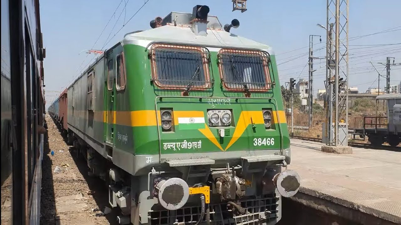 Vapi railway station #vapi #12471 #swarajexpress #wag9 - YouTube