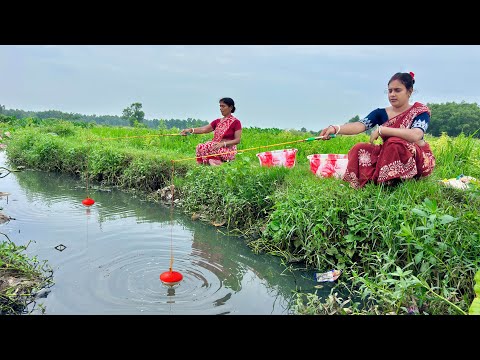 Amazing Hook Fishing video🎣🎣|| Two cute lady fishing in the canal with hook Catch Many Fish #fishing
