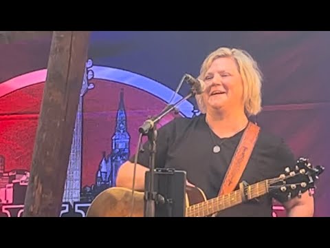 Play the one i like - Cheley Tackett - YouTube
