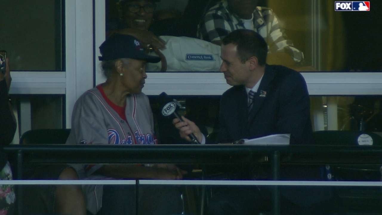 CLE@DET: Minnie Forbes on importance of Negro League - YouTube