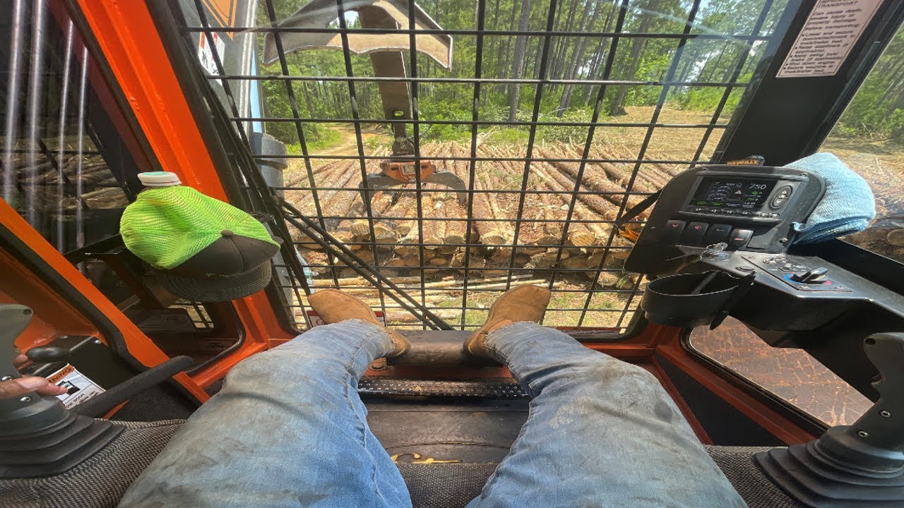 Jaylo Being The Loader Man For 8 Minutes 😂(¬‿¬)#southernstylelogging ...