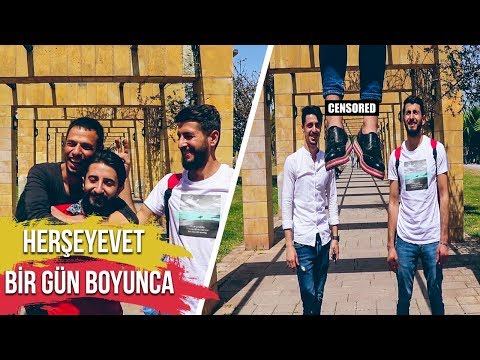 HERŞEYE EVET ( TAŞ MANKENLE ÖPÜŞTÜM)