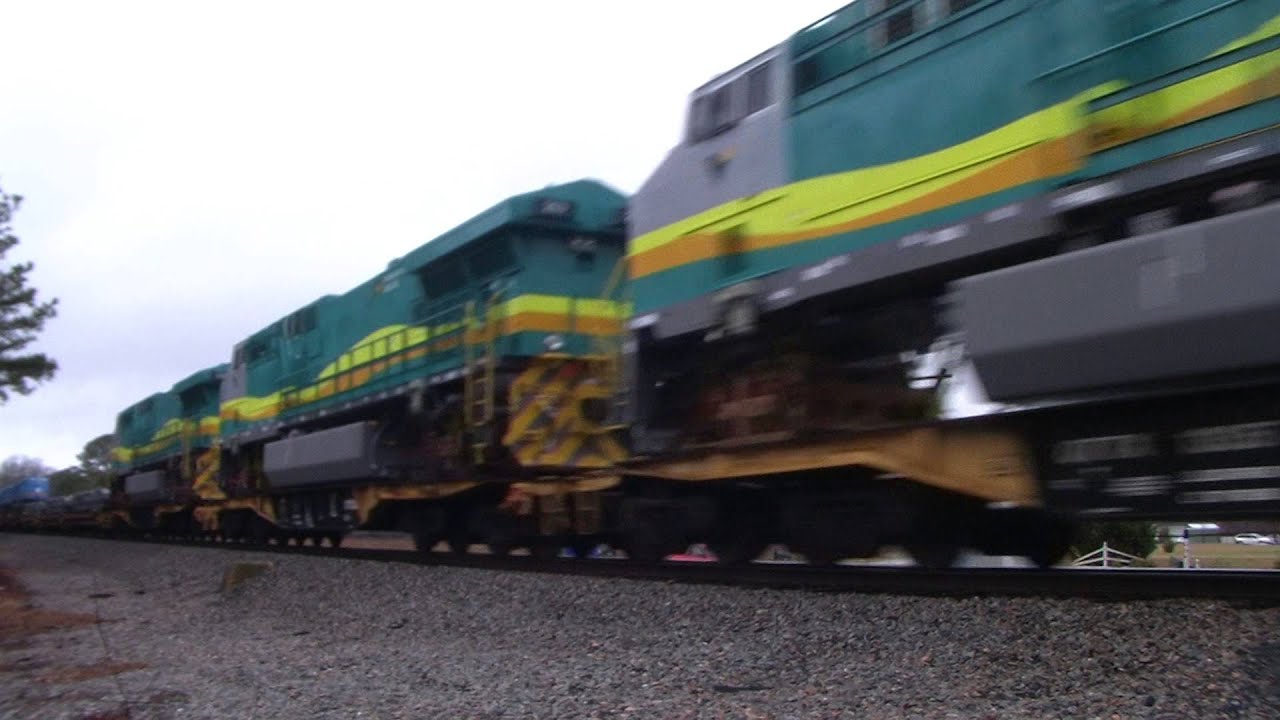NS V18 with Export Locomotives at Suffolk, VA - YouTube